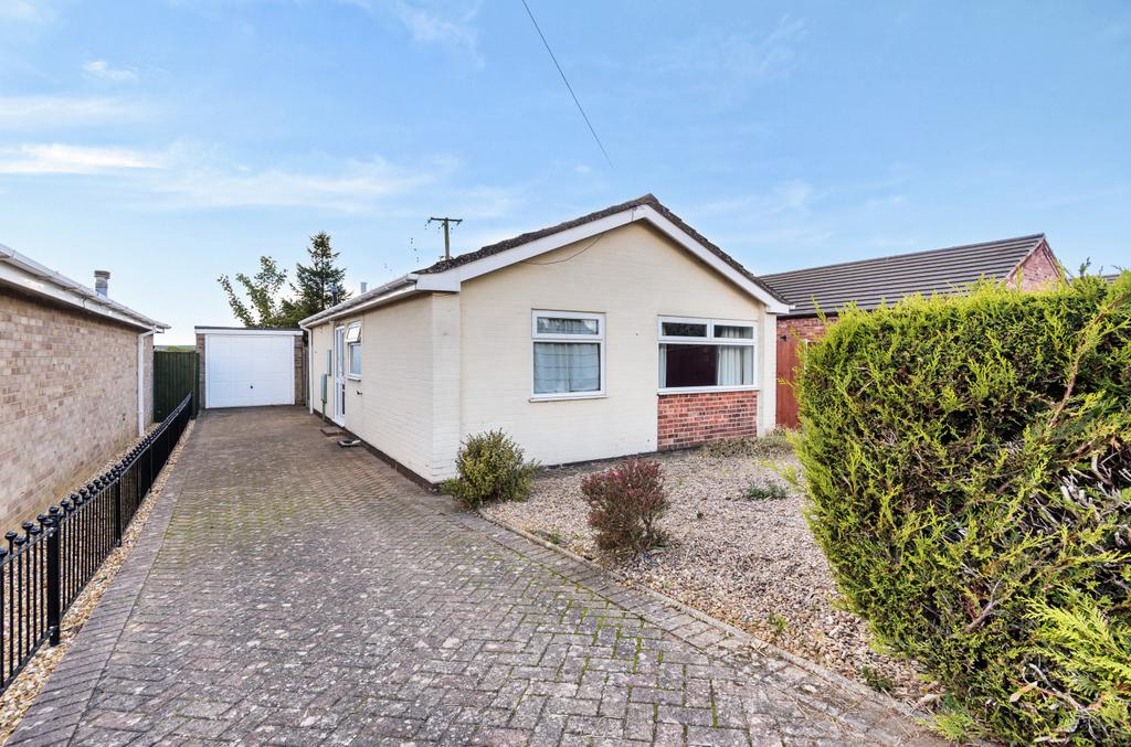 Adamstiles, Barrowby, NG32 2 bed bungalow - £239,950