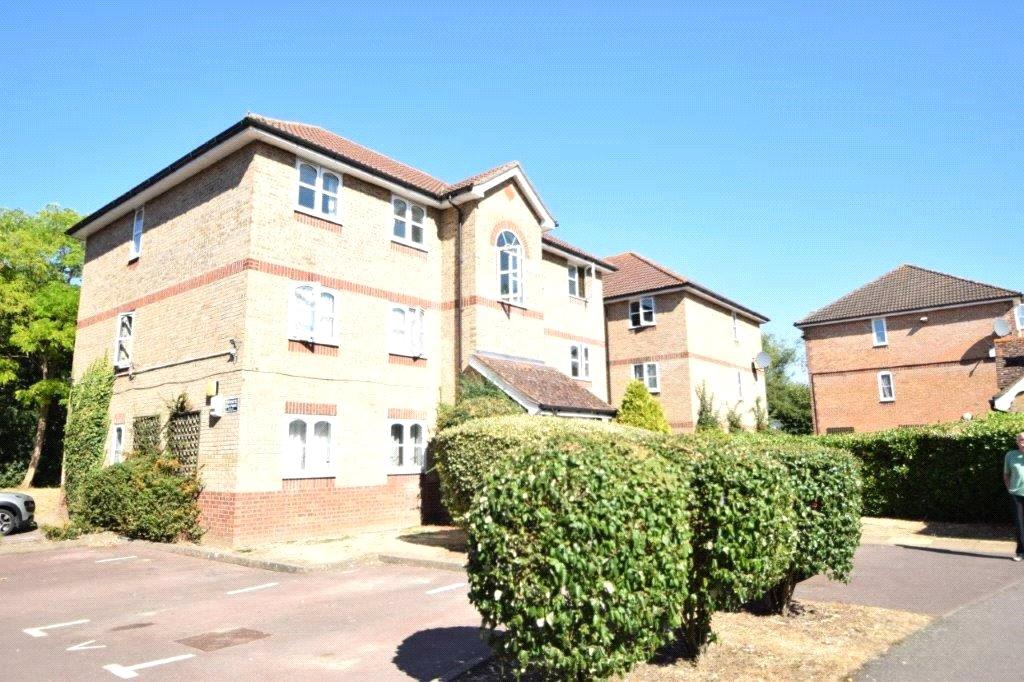 Worcester Gardens, Slough, Berkshire... 2 bed apartment - £1,150 pcm (£ ...