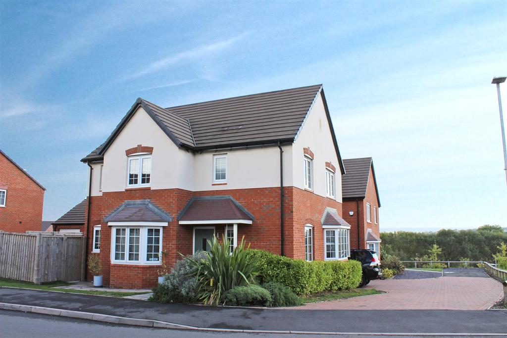 Meadow Way, Tamworth 4 bed detached house - £399,950