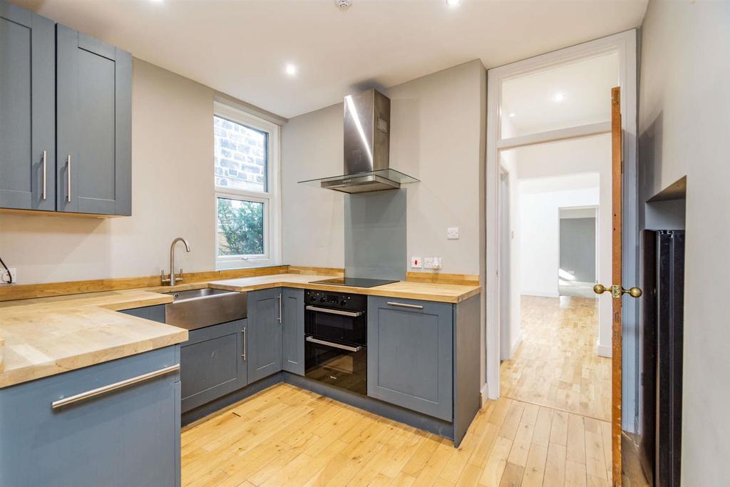 Mornington Crescent, Harrogate, HG1 5DL 2 bed apartment - £1,250 pcm (£ ...