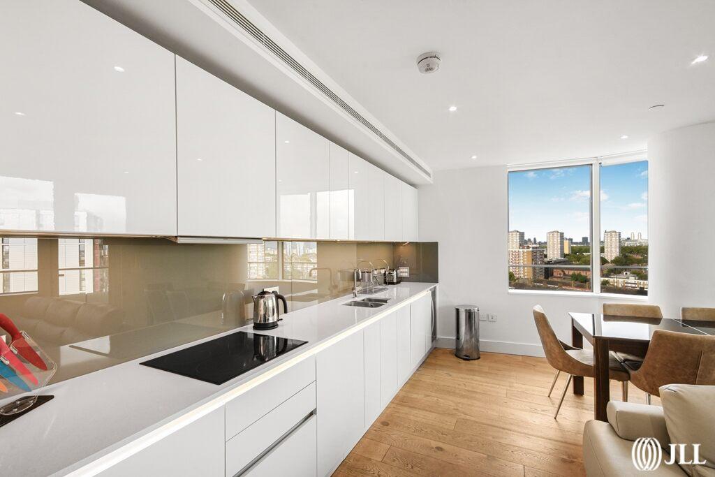 Lombard Wharf London SW11 2 bed apartment - £3,250 pcm (£750 pw)