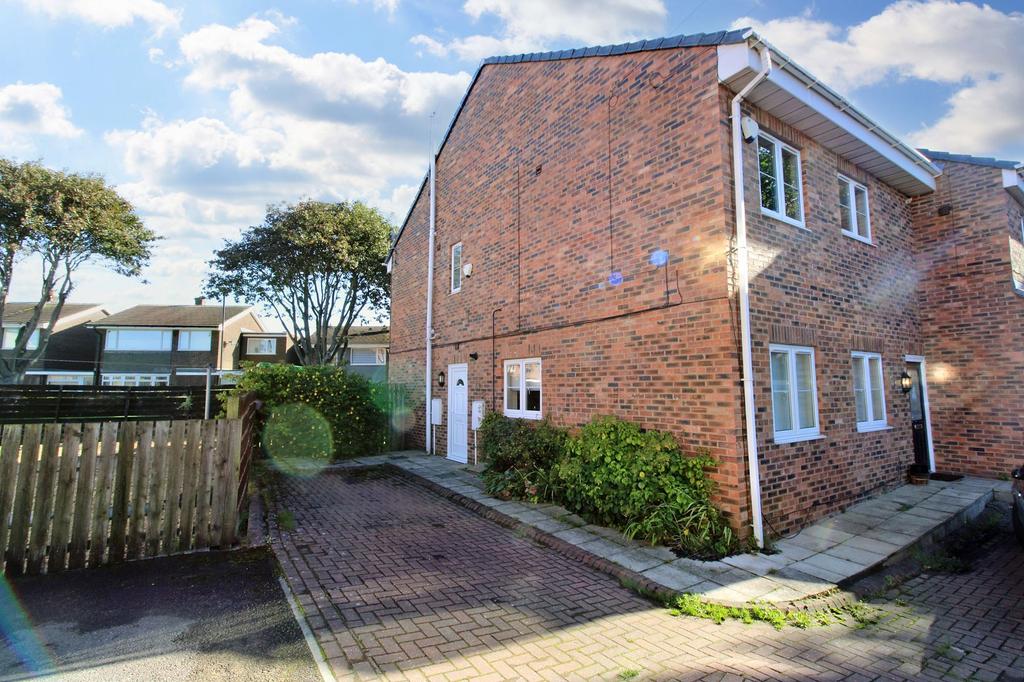 Park View, Springwell, Gateshead... 2 bed ground floor flat - £650 pcm ...