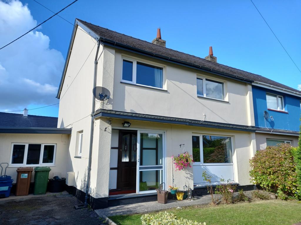 Penrhosgarnedd, Bangor LL57 3 bed semi-detached house - £279,950