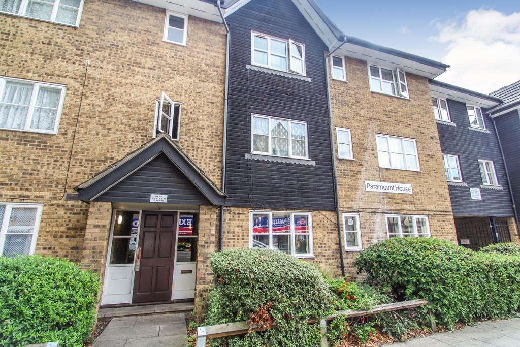 Paramount House, 362 High Road... 1 bed apartment - £1,300 pcm (£300 pw)
