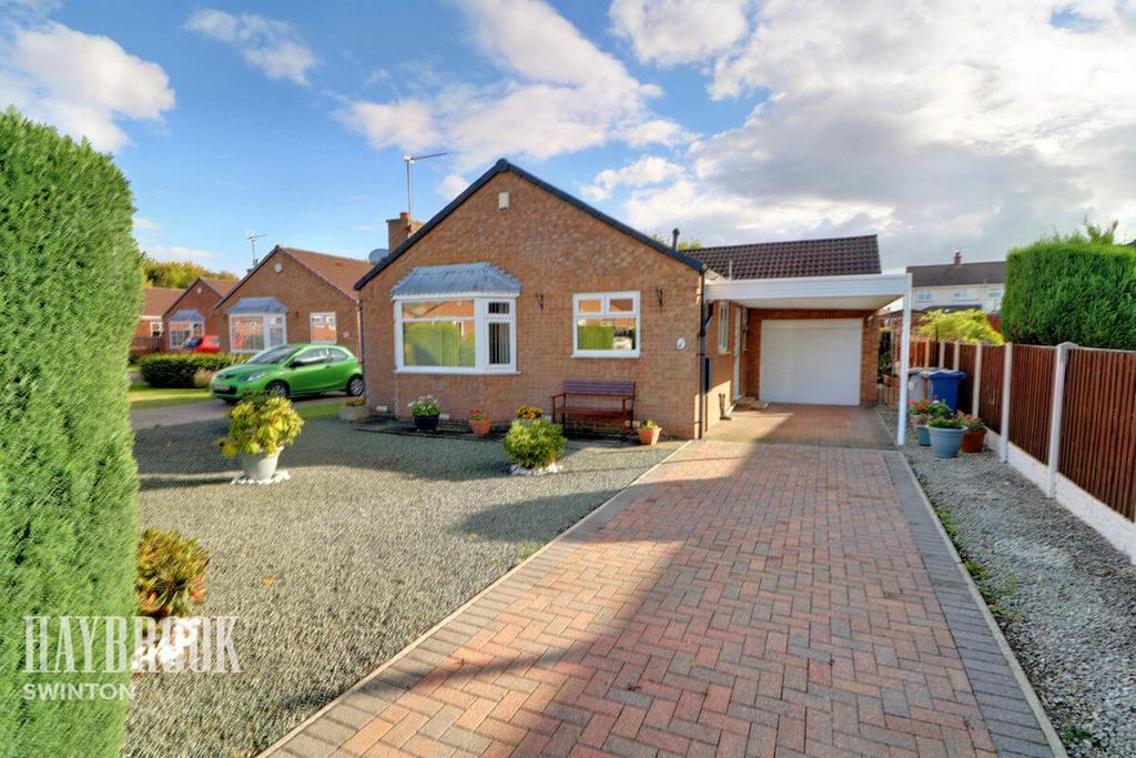 Hall Farm Rise, Rotherham 2 bed detached bungalow - £205,000