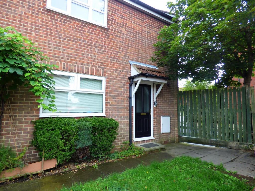 Trinity Court, Beverley, East... 2 bed flat - £795 pcm (£183 pw)