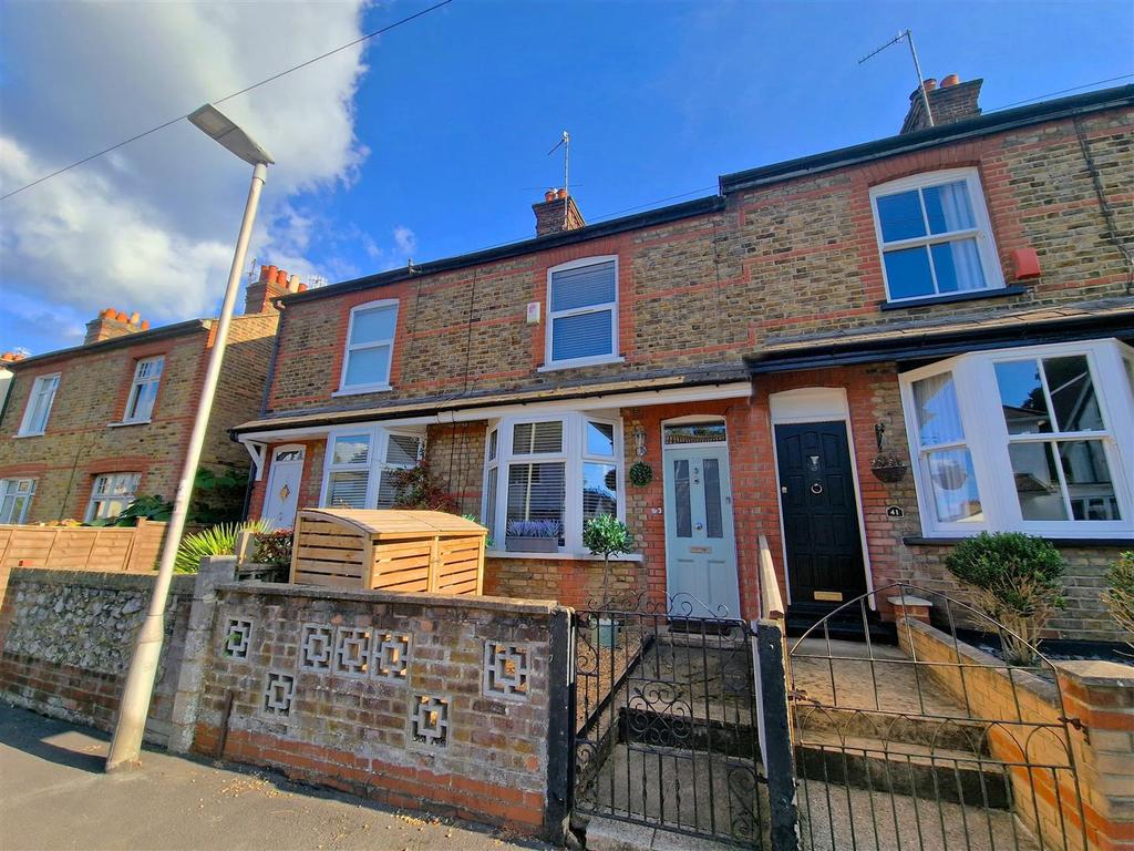 Rucklers Lane, Kings Langley 3 bed terraced house - £475,000