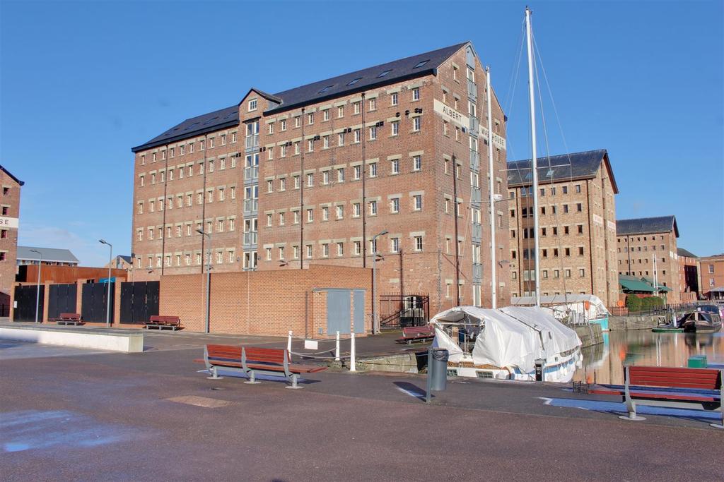 Albert Warehouse, Gloucester Docks 2 bed apartment - £227,500