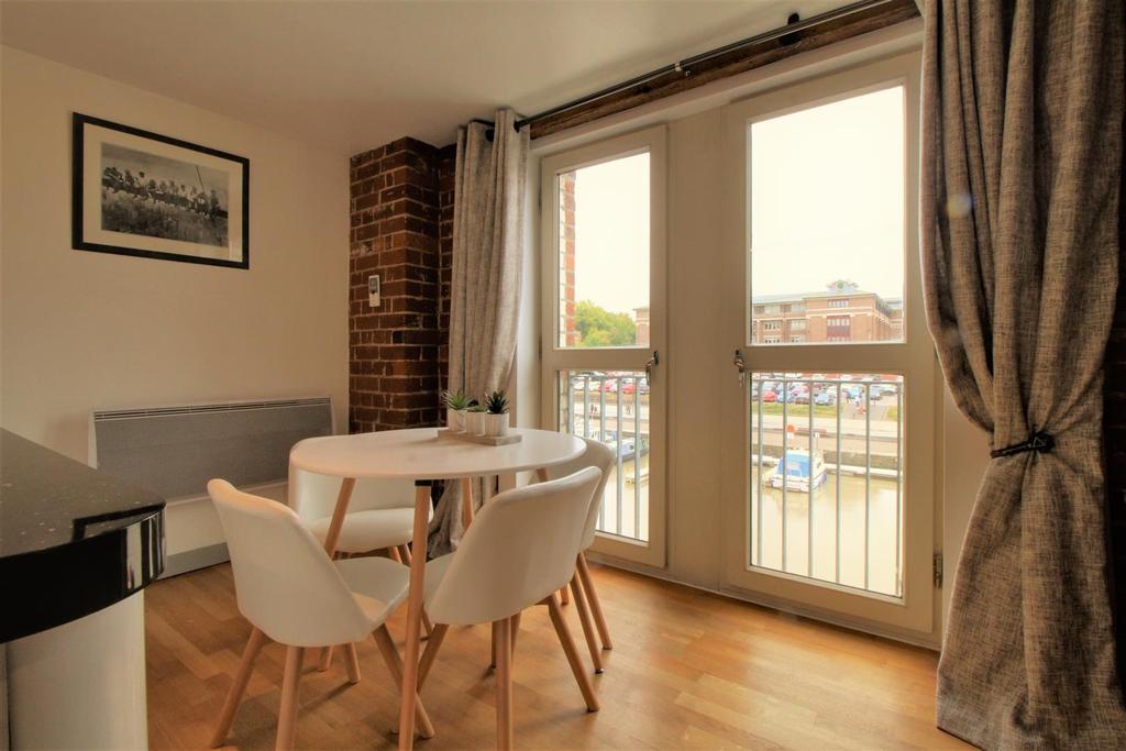 Albert Warehouse, Gloucester Docks 2 bed apartment - £227,500