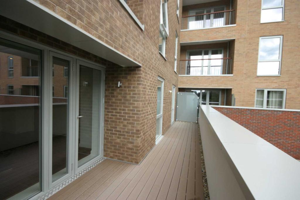 Rutherford House, Battersea Park Road, London, SW11 4LW 2 bed flat - £ ...