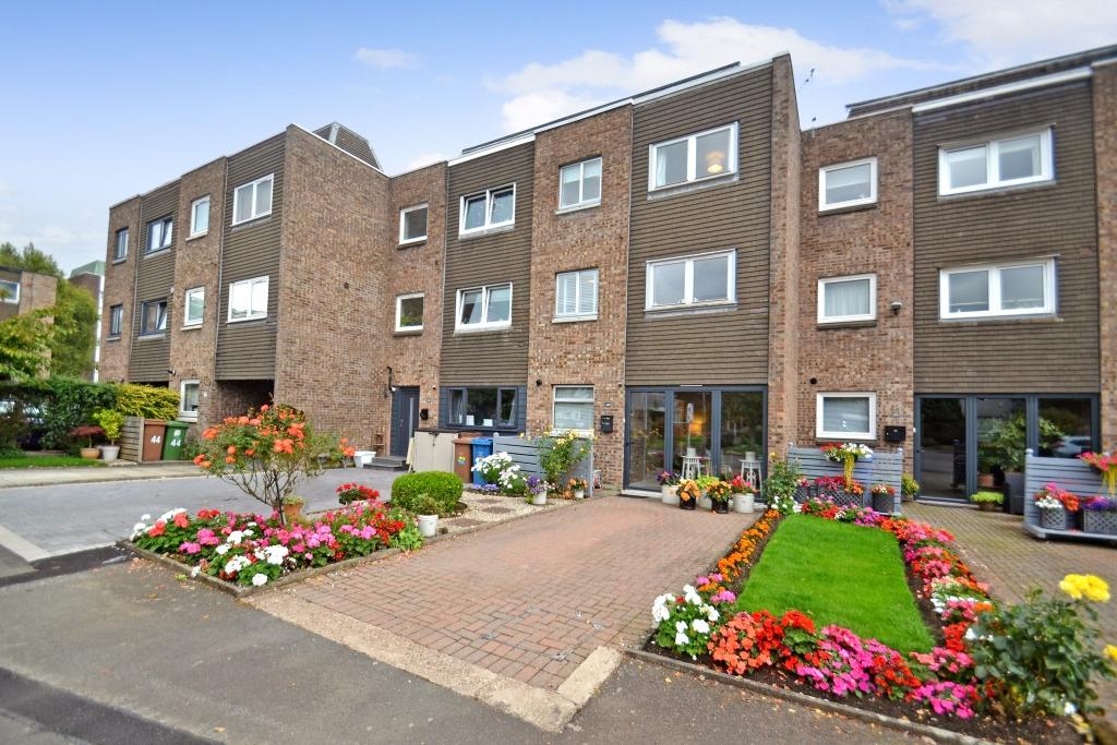 Burnhead Road, Newlands, G43 2SU 3 bed townhouse - £325,000