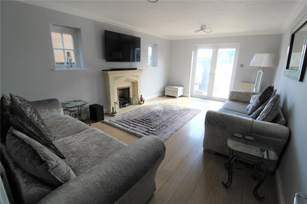 Alexandra Road Rochford Essex Ss4 4 Bed Detached House £600 000