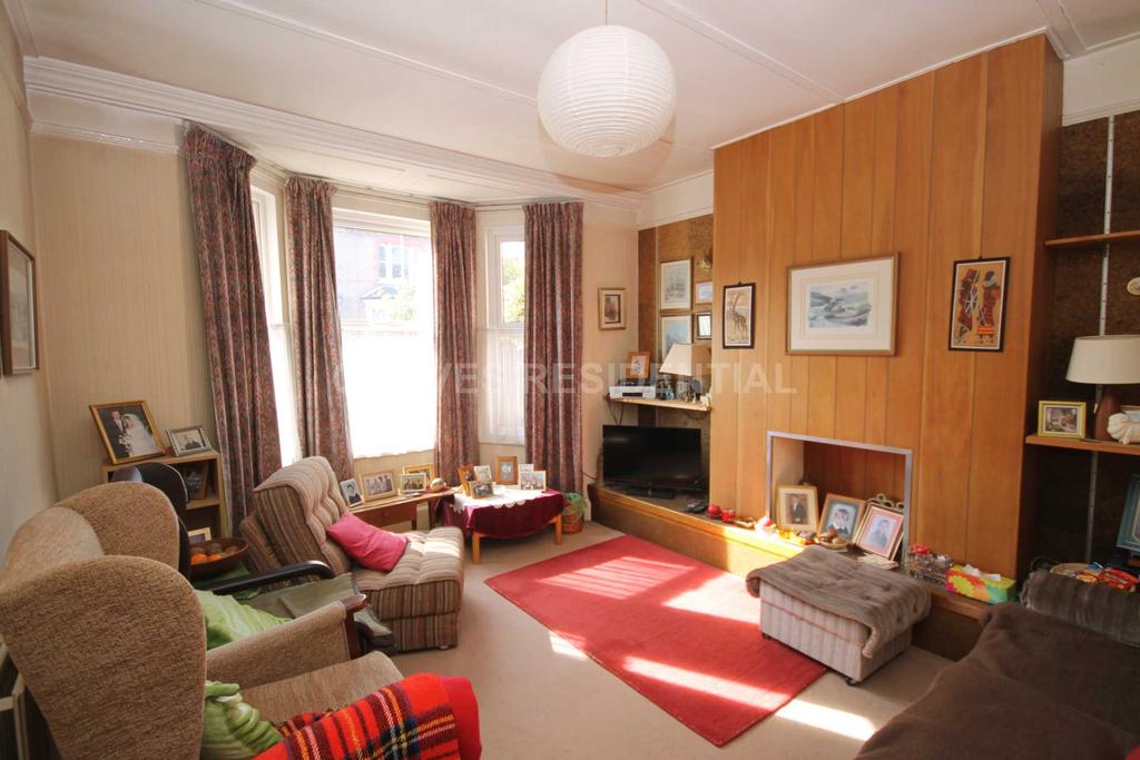 Chestnut Grove, New Malden 3 bed semi-detached house - £835,000
