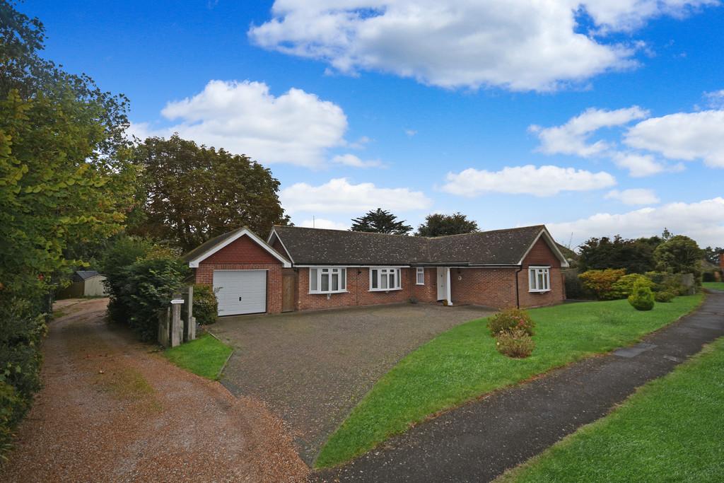 Rye, East Sussex TN31 3 bed detached bungalow - £525,000