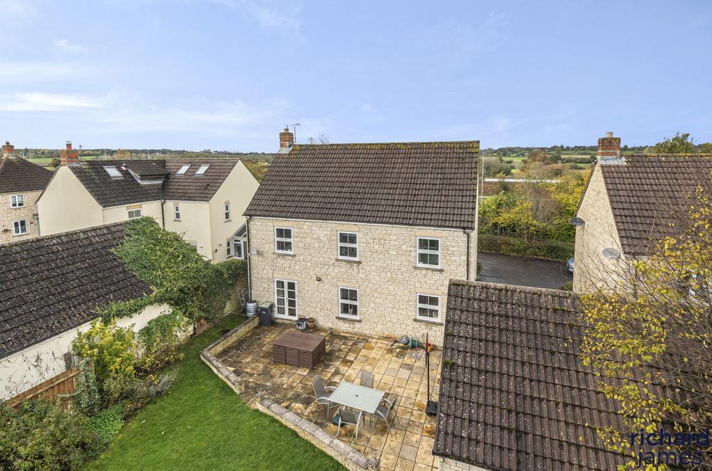 Poppy Close, Calne, SN11 4 bed detached house - £450,000