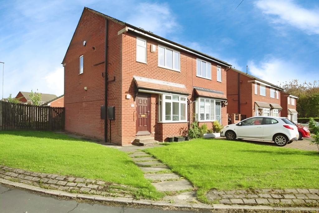 Marston Avenue, Morley, LS27 3 bed semi-detached house to rent - £1,100 ...