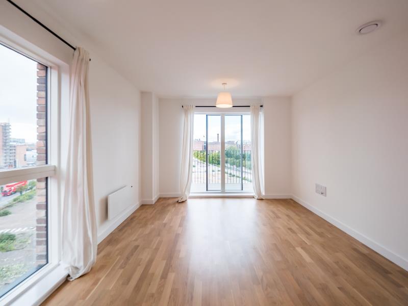 Lockgate Mews 1 bed apartment - £1,050 pcm (£242 pw)