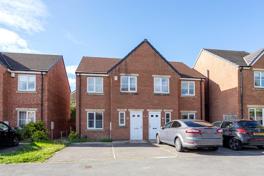 Whinmoor Way, Leeds, LS14 3 bed semi-detached house - £195,000