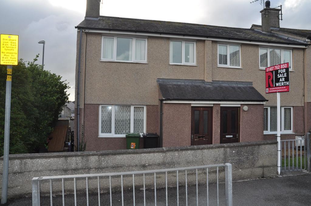 Newry Fields, Holyhead, LL65 3 bed end of terrace house - £100,000