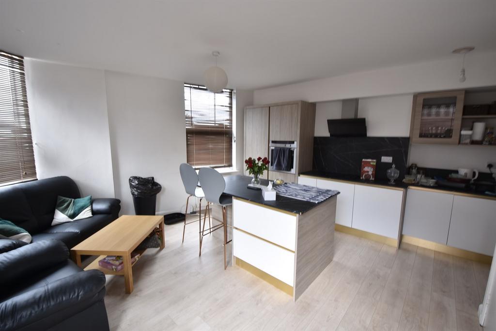 Alfreton Road, Nottingham, NG7 3NS 2 bed apartment - £750 pcm (£173 pw)
