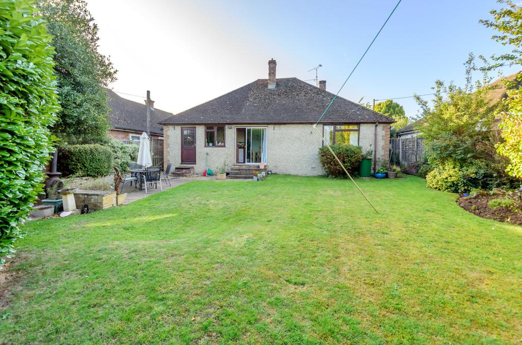 Faringdon, Oxfordshire, SN7 3 bed bungalow - £430,000