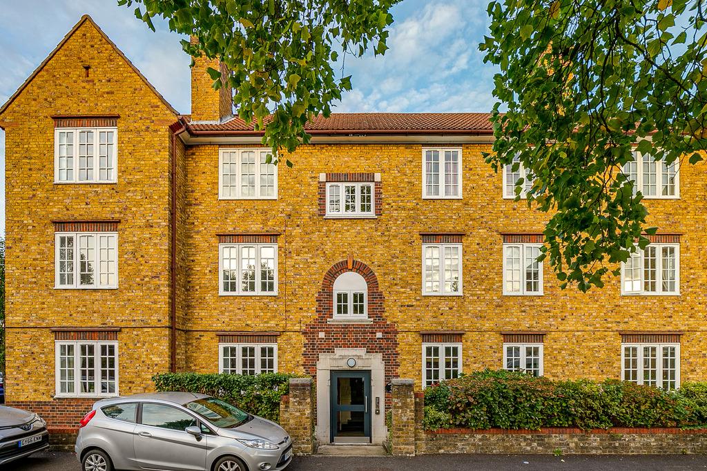 Waterloo Court 2 bed flat - £2,600 pcm (£600 pw)
