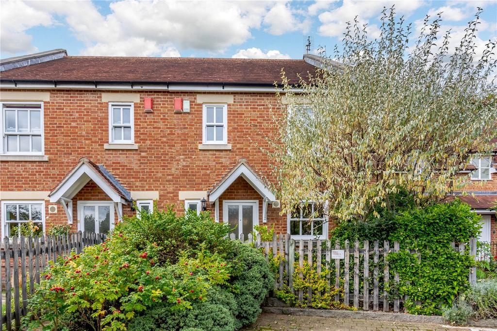 Kingham Place, Farnham, Surrey, GU9 3 bed terraced house - £700,000
