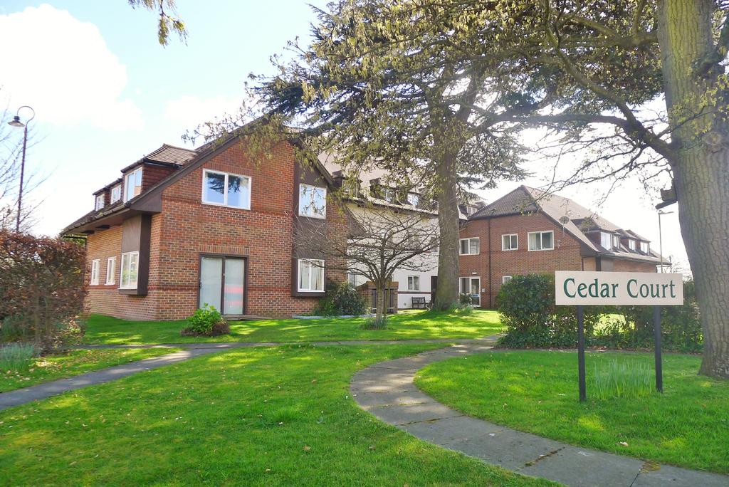 CEDAR COURT, FAREHAM 2 bed retirement property - £110,000