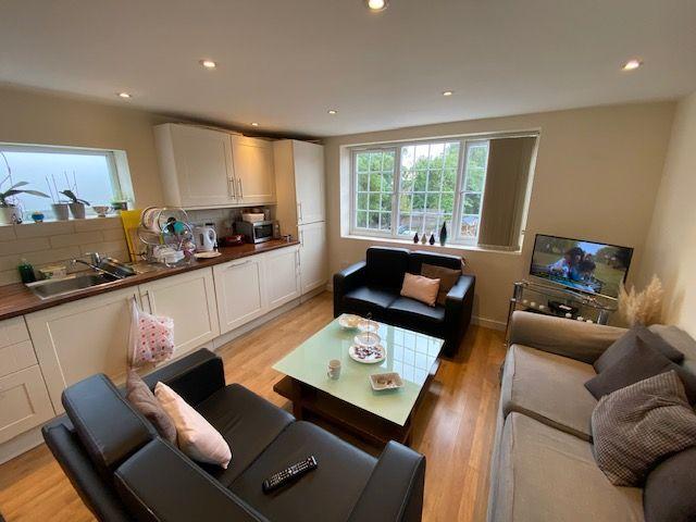 Vivian Avenue, London 2 bed flat - £1,898 pcm (£438 pw)
