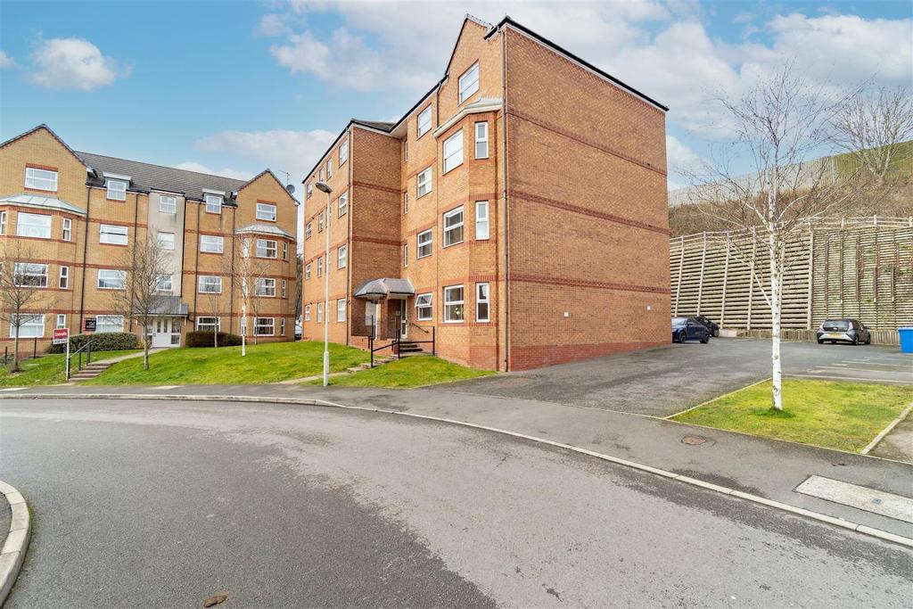 Goodrich Mews, Gornal, DY3 2 bed flat - £125,000