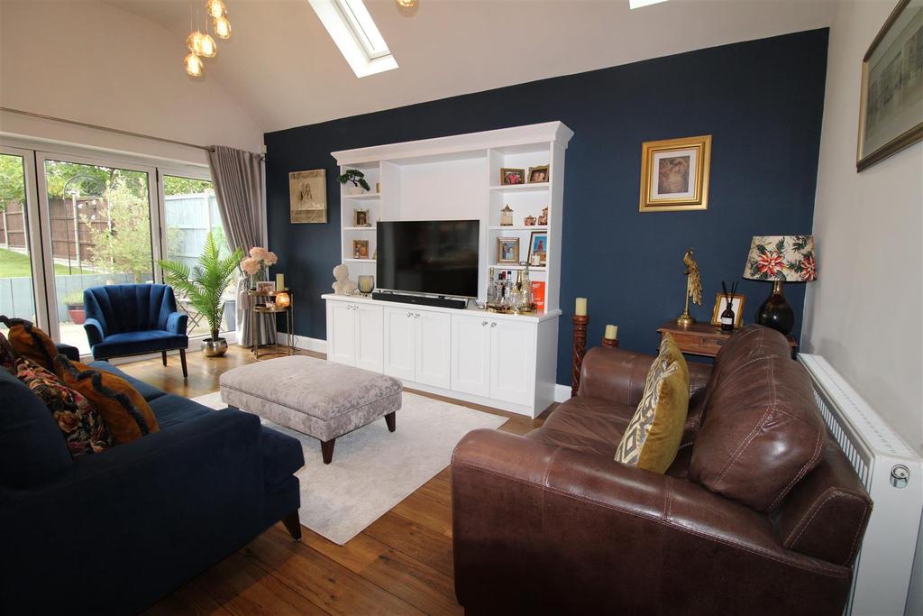 Polwell Lane, Barton Seagrave, Kettering 3 bed semi-detached bungalow ...