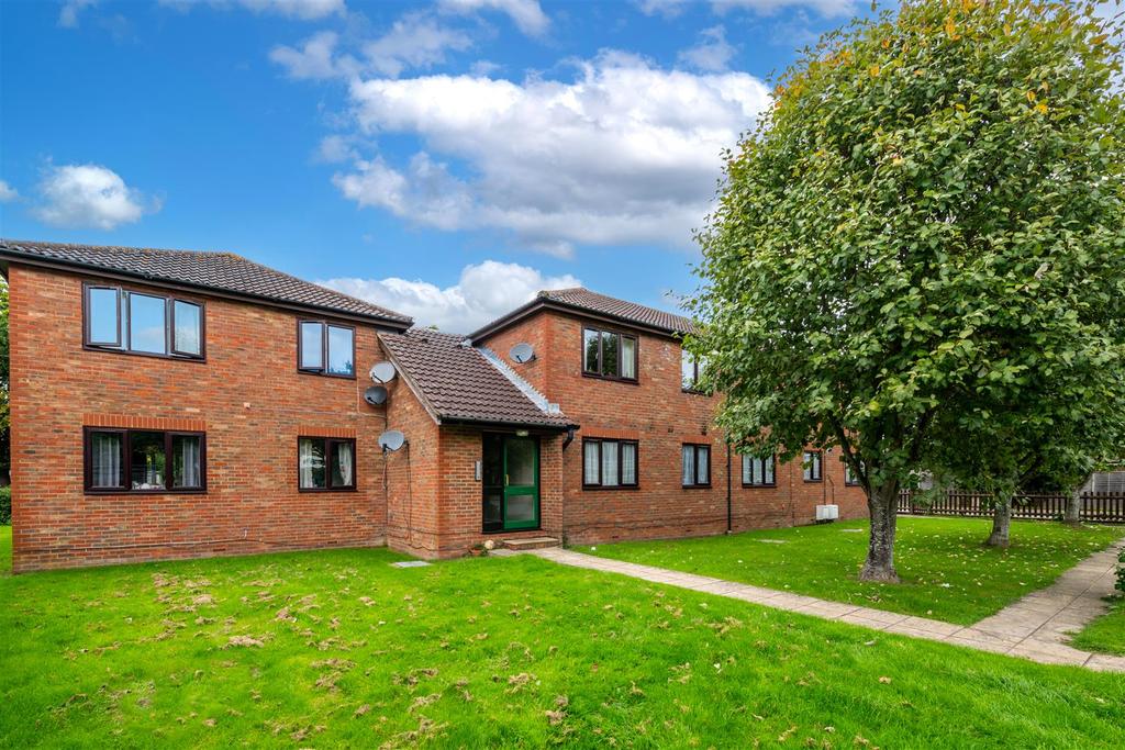 Chapel Road, Smallfield 2 bed apartment - £250,000