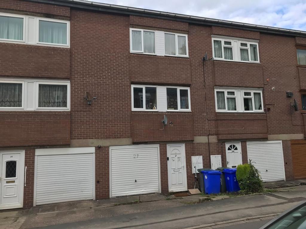 27 Peel Street, Dresden... 3 bed terraced house - £60,000