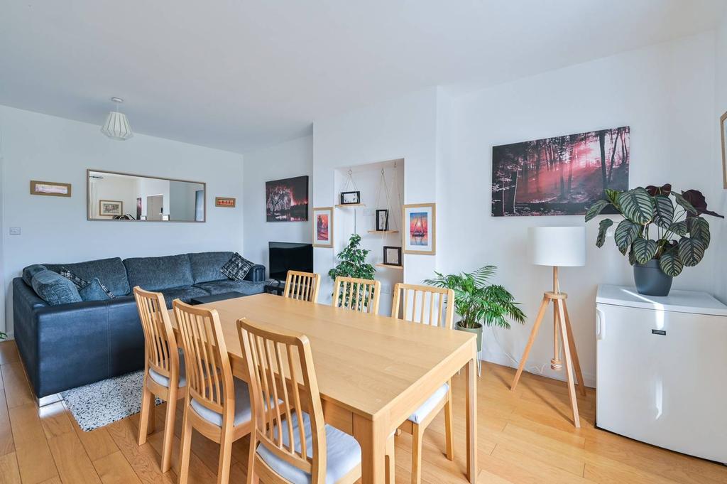 Concanon Road, Clapham, London, SW2 1 bed flat - £2,150 pcm (£496 pw)