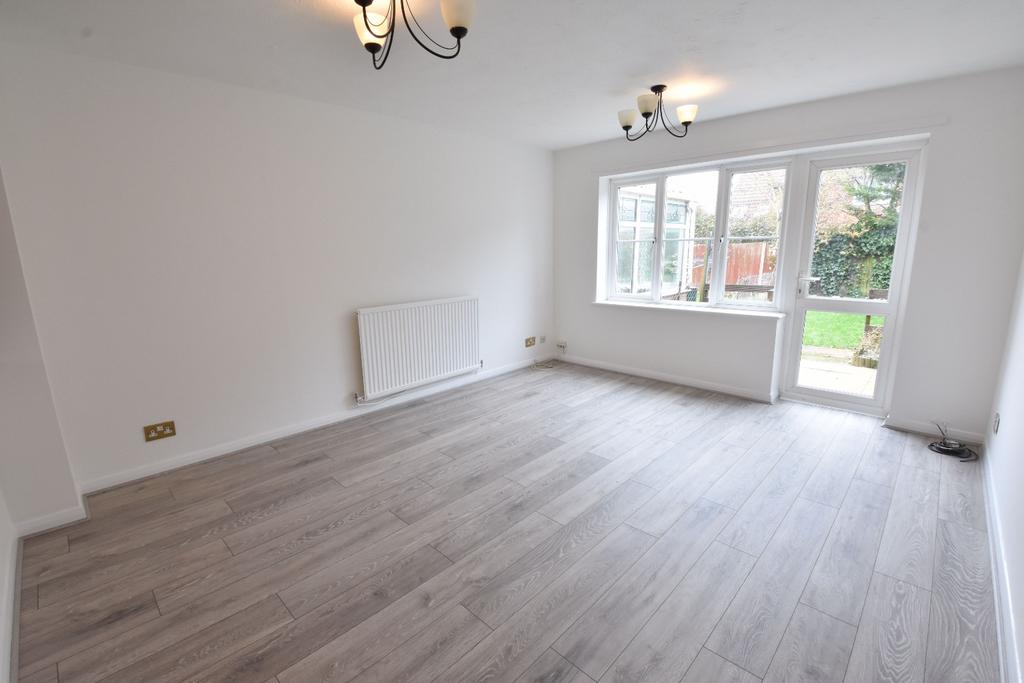 Spurcroft, Luton 2 bed terraced house for sale - £270,000