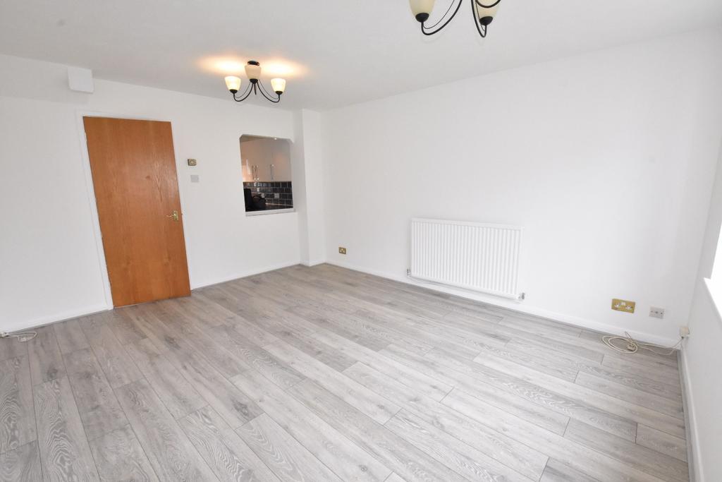 Spurcroft, Luton 2 bed terraced house - £270,000