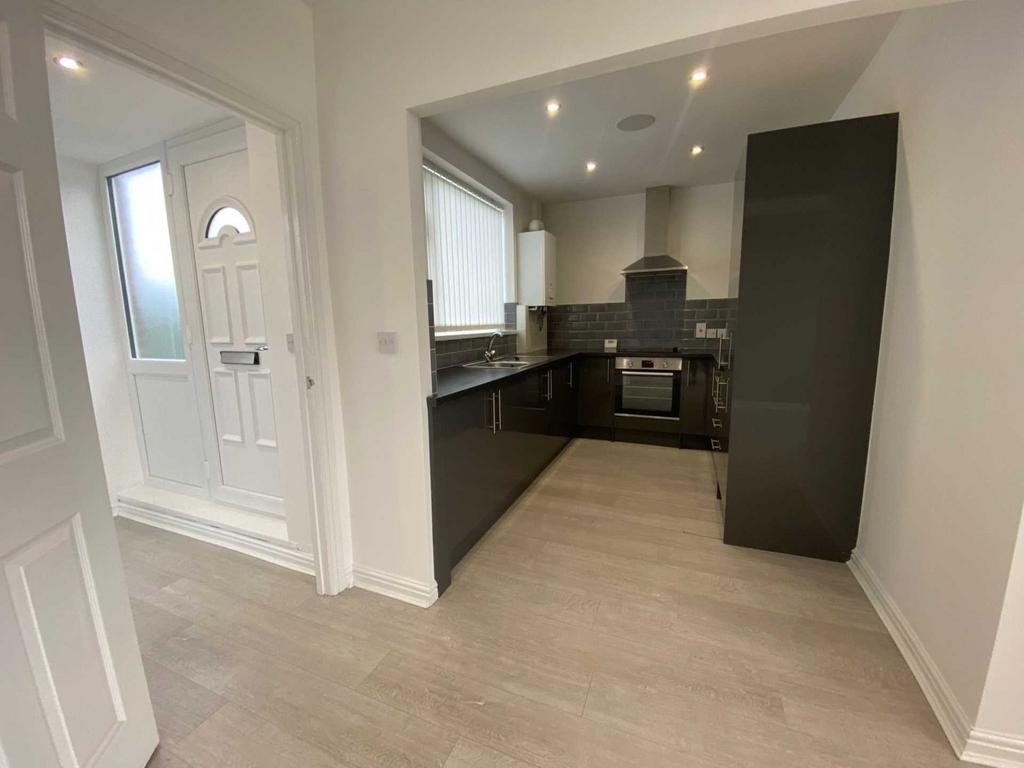 Westway, Maghull 2 bed apartment - £675 pcm (£156 pw)