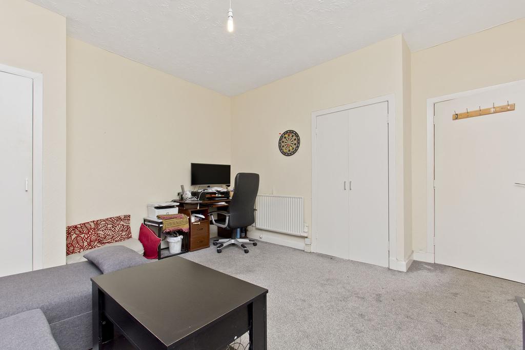 166 G/L Lochee Road, Dundee, DD2 2NH 1 bed ground floor flat - £60,000