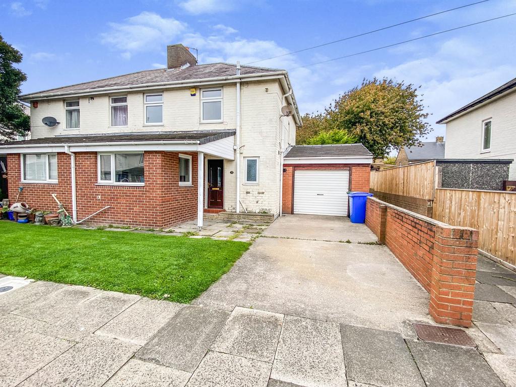 The Crescent, Seghill, Cramlington... 3 bed semi-detached house - £650 ...