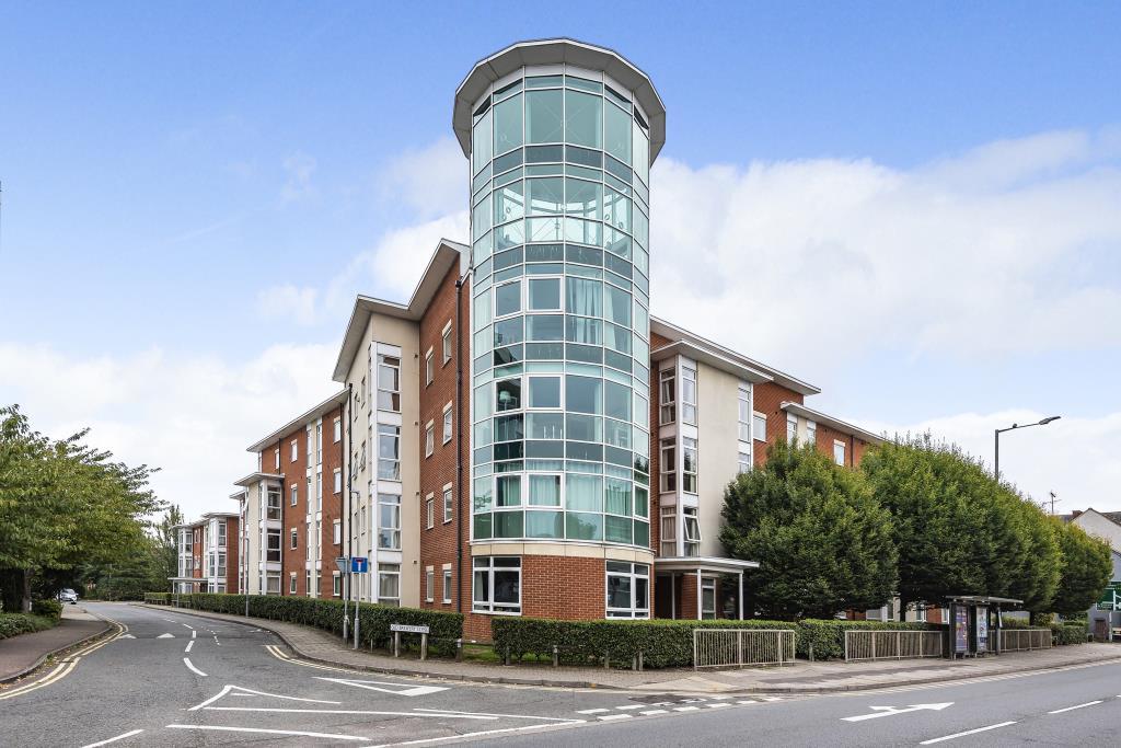 Kerr Place, Aylesbury, ... 2 bed flat - £210,000