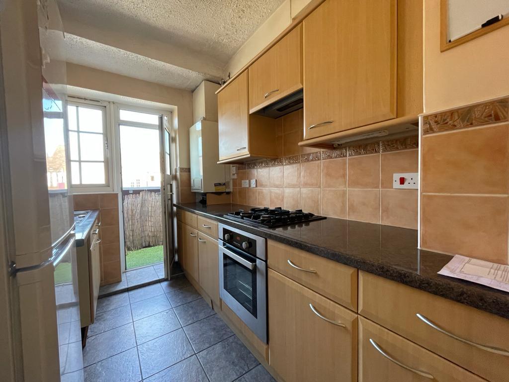 Wingrove Road, S 2 bed flat - £250,000