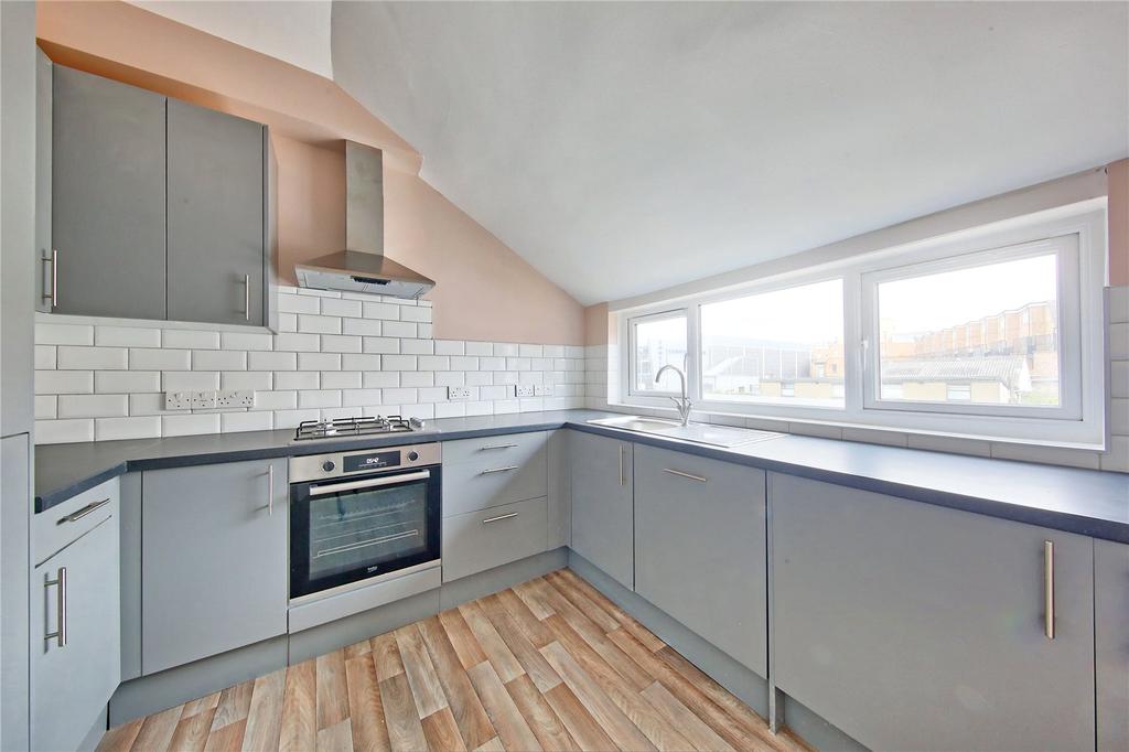 Gambole Road, SW17 4 bed apartment - £2,999 pcm (£692 pw)