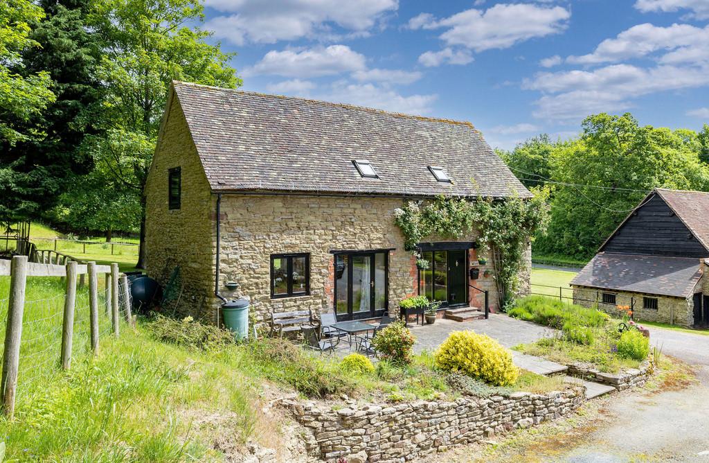 Bodenham Farm 2 bed barn conversion - £950 pcm (£219 pw)