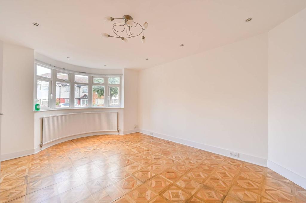 New Road, Chingford, London, E4 4 bed house - £2,600 pcm (£600 pw)