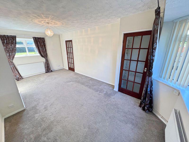 Ash Grove, Grantham 3 bed semi-detached house - £865 pcm (£200 pw)