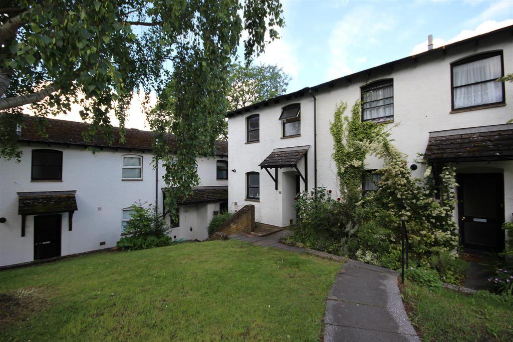 Dennysmead Court, Exeter 3 bed end of terrace house - £1,200 pcm (£277 pw)