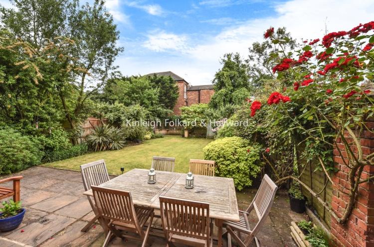 Manstone Road London NW2 3 bed apartment - £3,000 pcm (£692 pw)