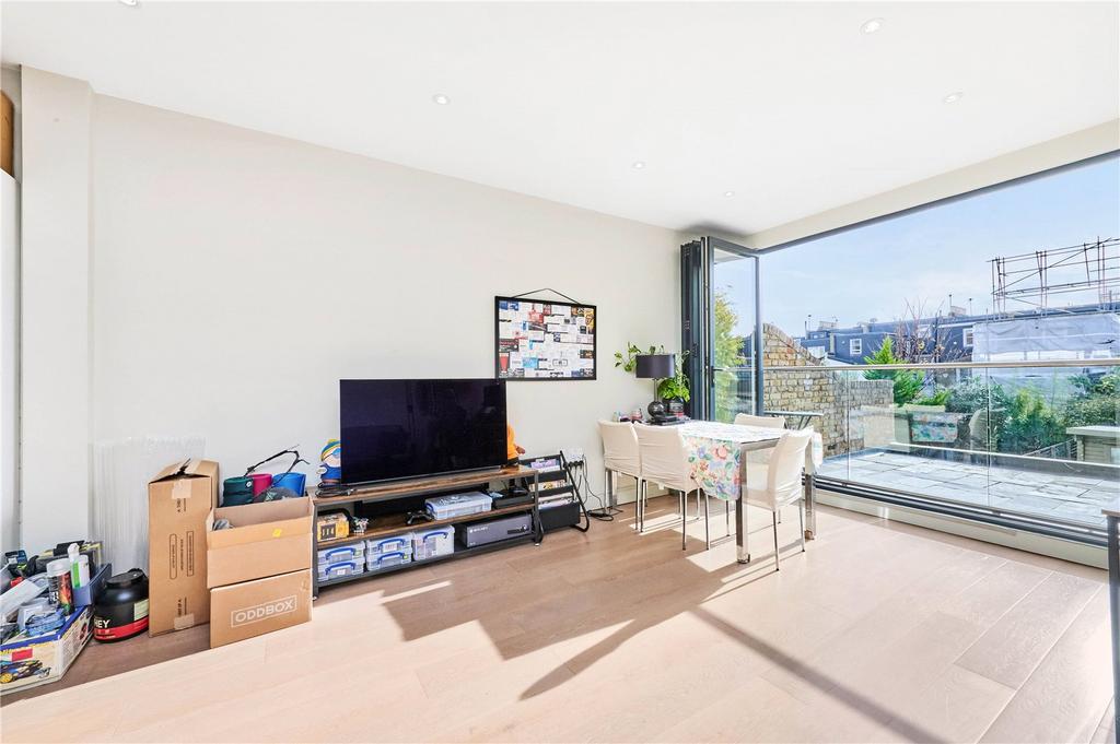 Lillie Road, Fulham, SW6 1 bed flat - £1,950 pcm (£450 pw)