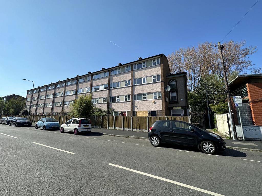 City Road, Manchester, M15 2 bed maisonette - £995 pcm (£230 pw)
