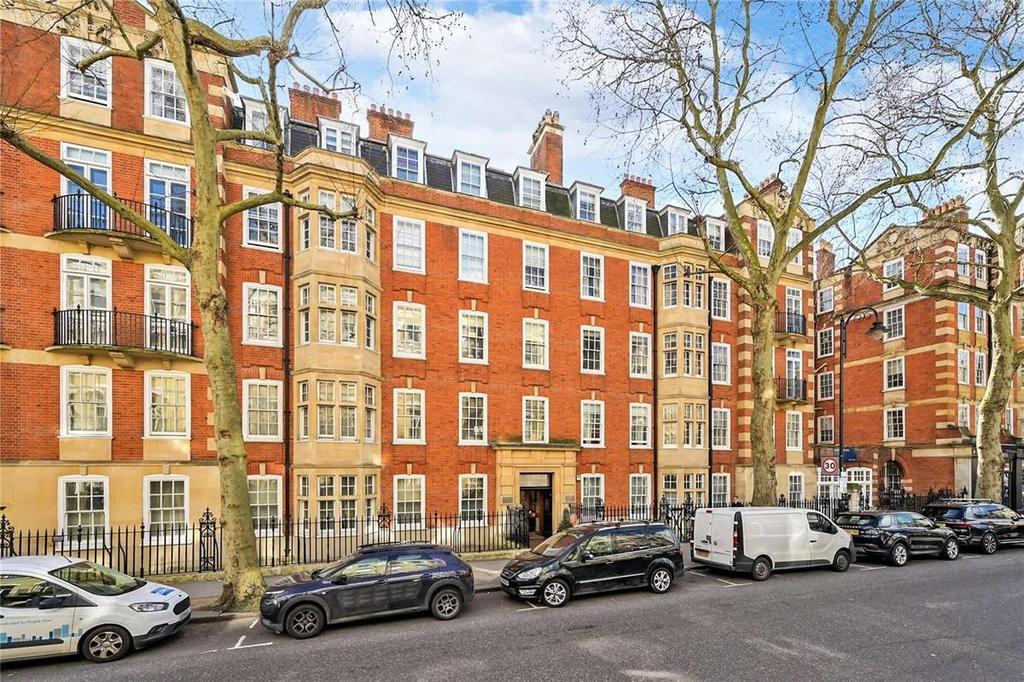 Old Brompton Road, SW5 4 bed apartment - £8,233 pcm (£1,900 pw)